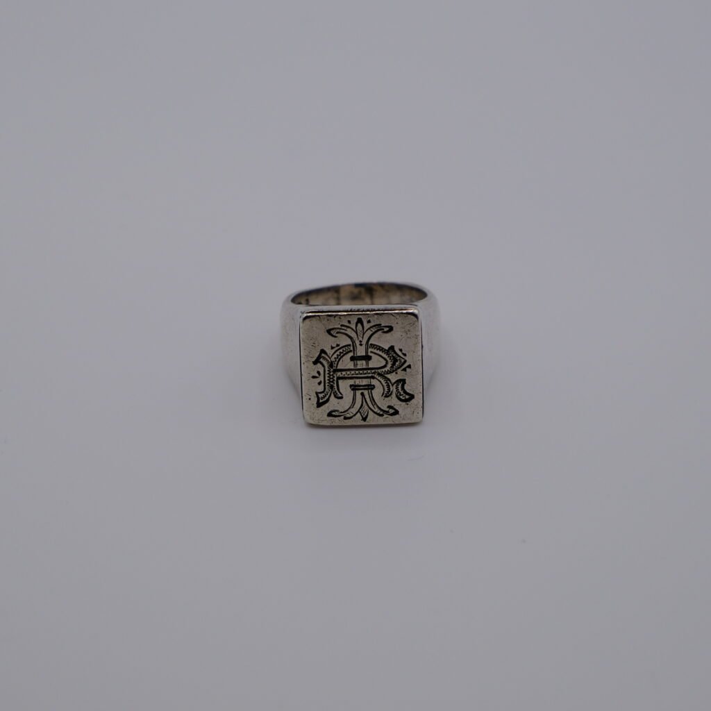 Spanish Statement Signet Ring – Magpie Store